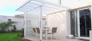 Installation de pergolas en eucalyptus